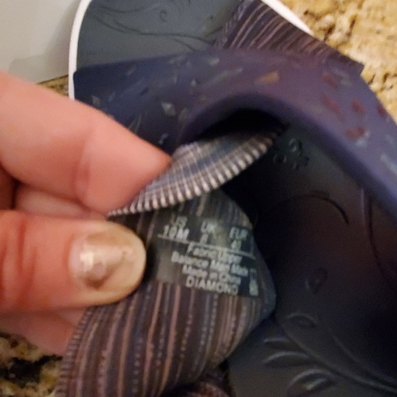 Bzees | Shoes | Ladies Bzees Diamond X Ban Sandals W Cloud Tech | Poshmark